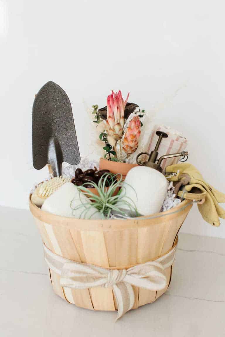 80 Homemade Christmas Gift Baskets » Lady Decluttered