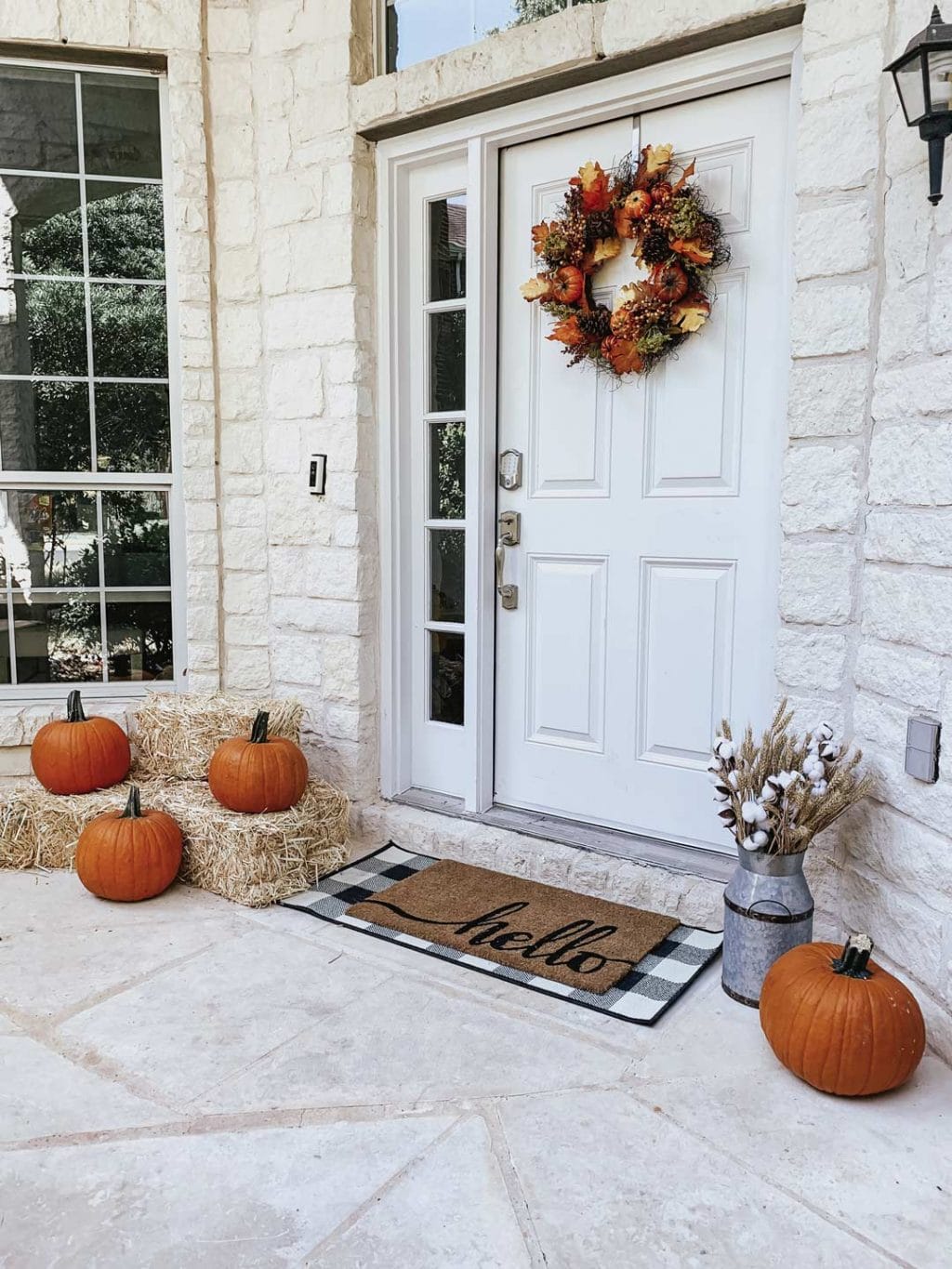 20 Simple Fall Porch Decorating Ideas » Lady Decluttered