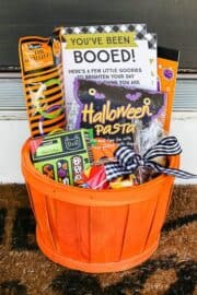 31 Neighborhood Boo Basket Ideas » Lady Decluttered