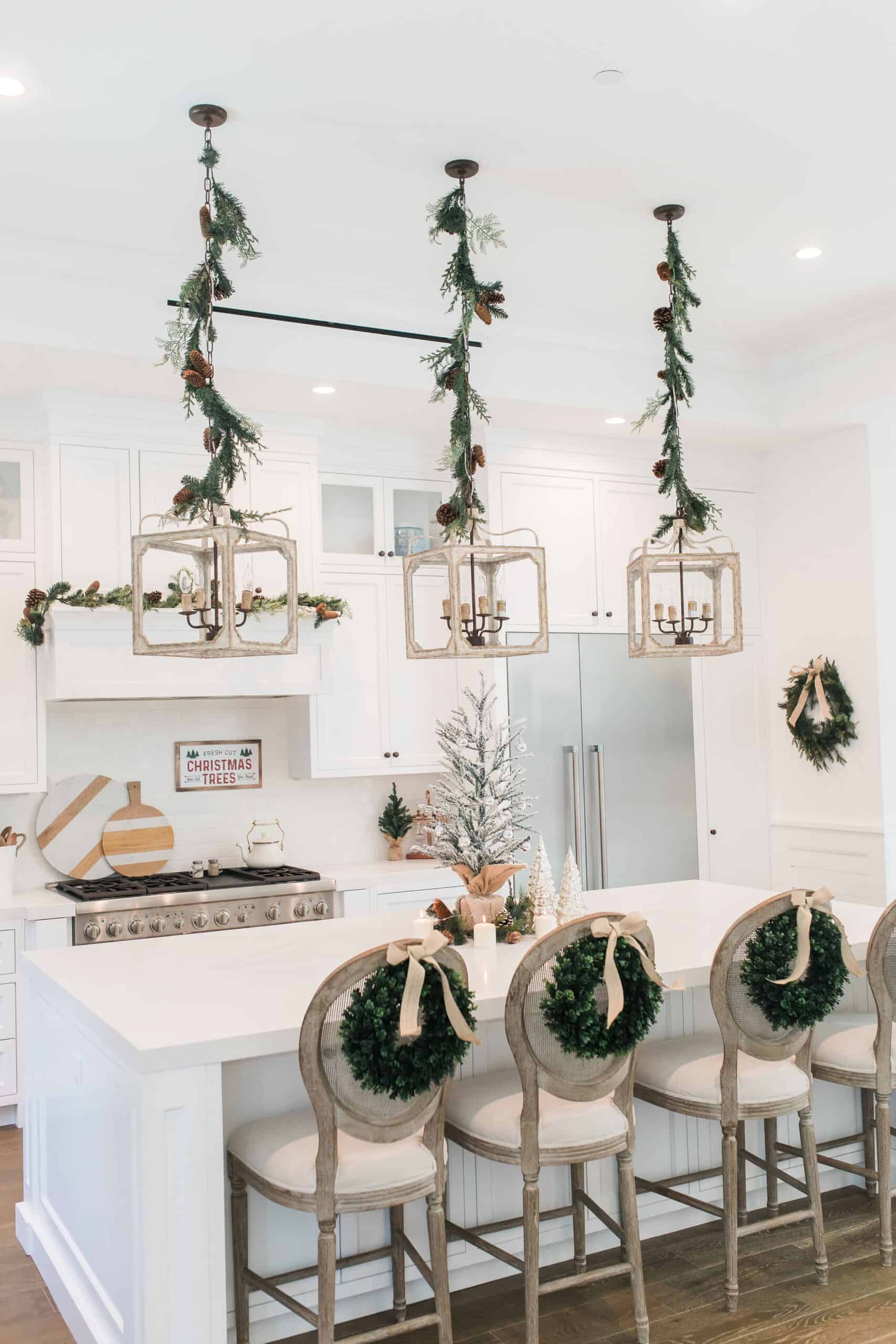 25 Christmas Kitchen Decorating Ideas » Lady Decluttered