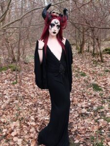 31 Scary Halloween Costumes for Women » Lady Decluttered