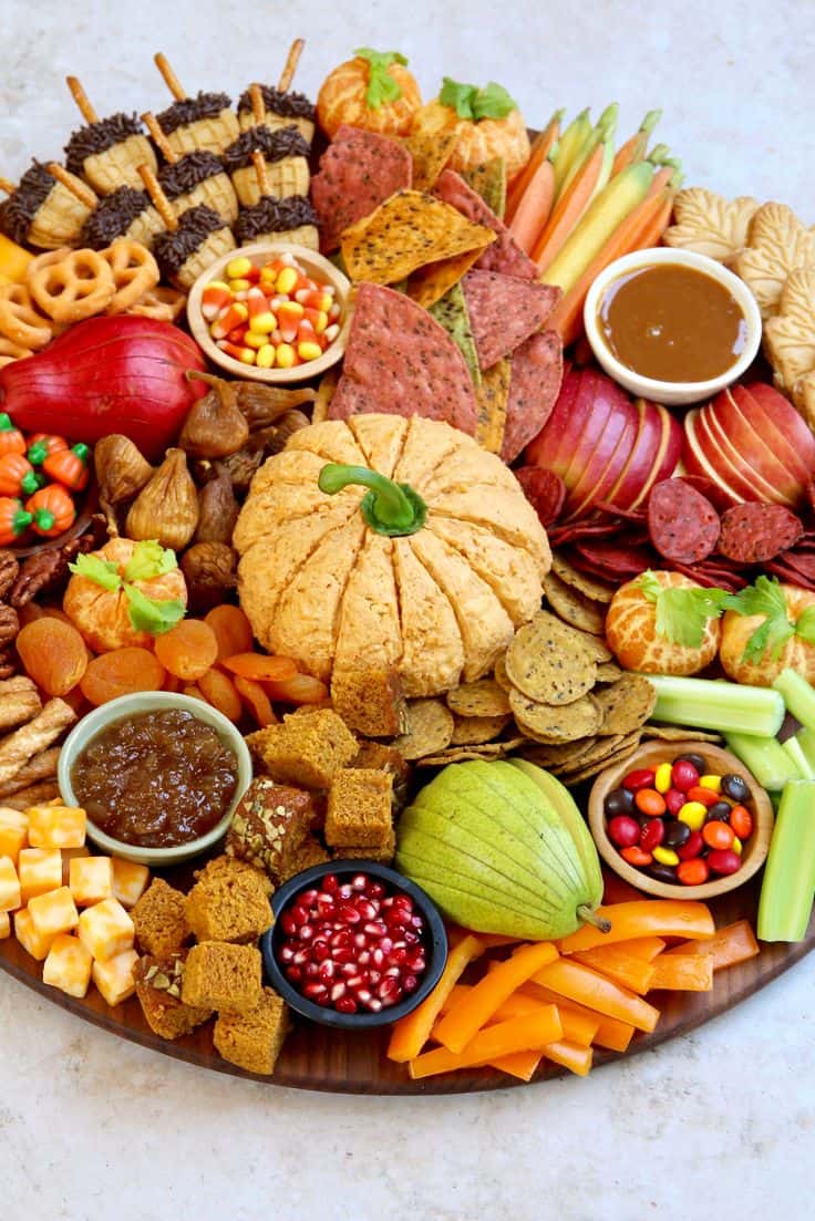 20 Festive Thanksgiving Charcuterie Boards » Lady Decluttered