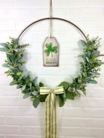 16 Simple DIY St. Patricks Day Wreaths » Lady Decluttered