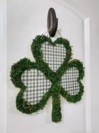 16 Simple DIY St. Patricks Day Wreaths » Lady Decluttered