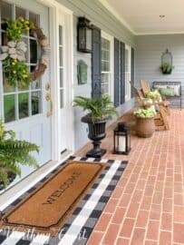 24 Simple Spring Front Porch Decor Ideas » Lady Decluttered