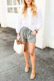 30 Simple Spring Outfits With Shorts » Lady Decluttered