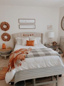 26 Cozy Fall Bedroom Decor Ideas » Lady Decluttered