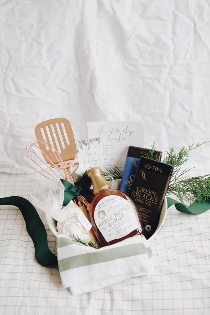 25 Cute Christmas Gift Baskets for Neighbors » Lady Decluttered