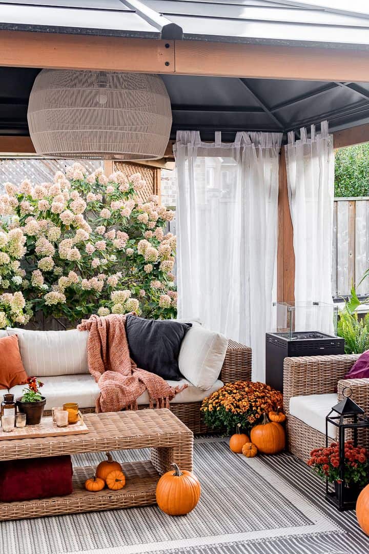 20 Cozy Fall Patio Decorating Ideas » Lady Decluttered