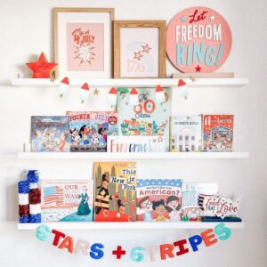 10 4th of July Kids Bookshelf Decor Ideas » Lady Decluttered