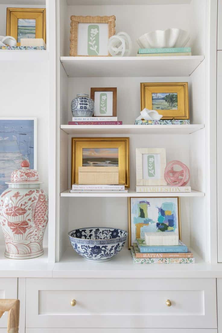 20 Coastal Shelf Styling Ideas » Lady Decluttered