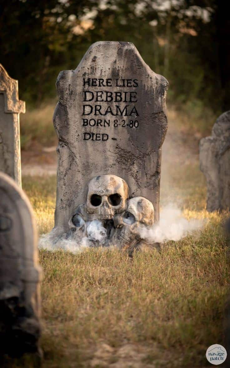 20 DIY Outdoor Halloween Cemetery Ideas » Lady Decluttered