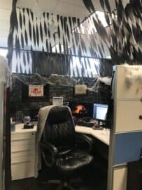 14 Halloween Office Cubicle Decor Ideas » Lady Decluttered