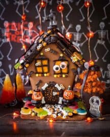 16 Halloween Gingerbread House Ideas » Lady Decluttered