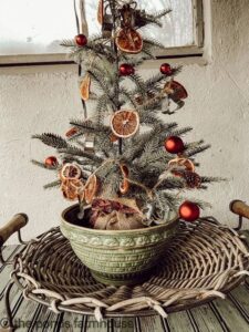25 Cottage Core Christmas Decor Ideas » Lady Decluttered