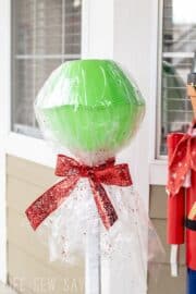 20 DIY Oversized Christmas Decorations » Lady Decluttered