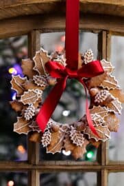16 Christmas DIY Gingerbread Wreaths » Lady Decluttered