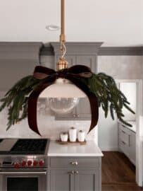 25 Christmas Bow Decorating Ideas » Lady Decluttered