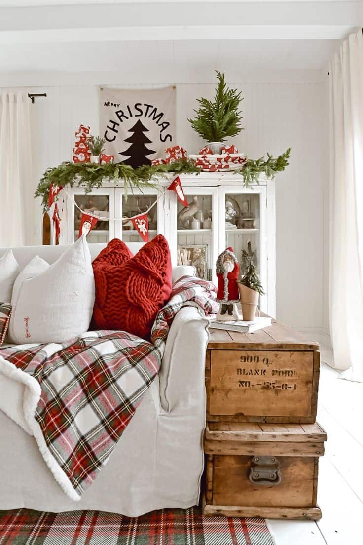 How to Decorate a Small House for Christmas » Lady Decluttered