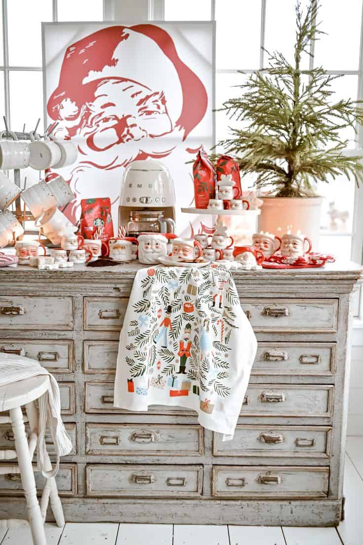18 Vintage Santa Christmas Decor Ideas » Lady Decluttered