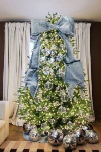 25 Christmas Bow Decorating Ideas » Lady Decluttered