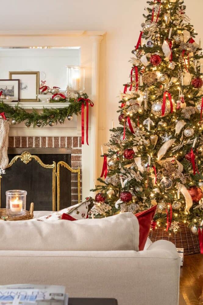 20 Traditional Christmas Decor Ideas » Lady Decluttered