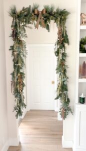 18 Christmas Garland Decor Ideas » Lady Decluttered