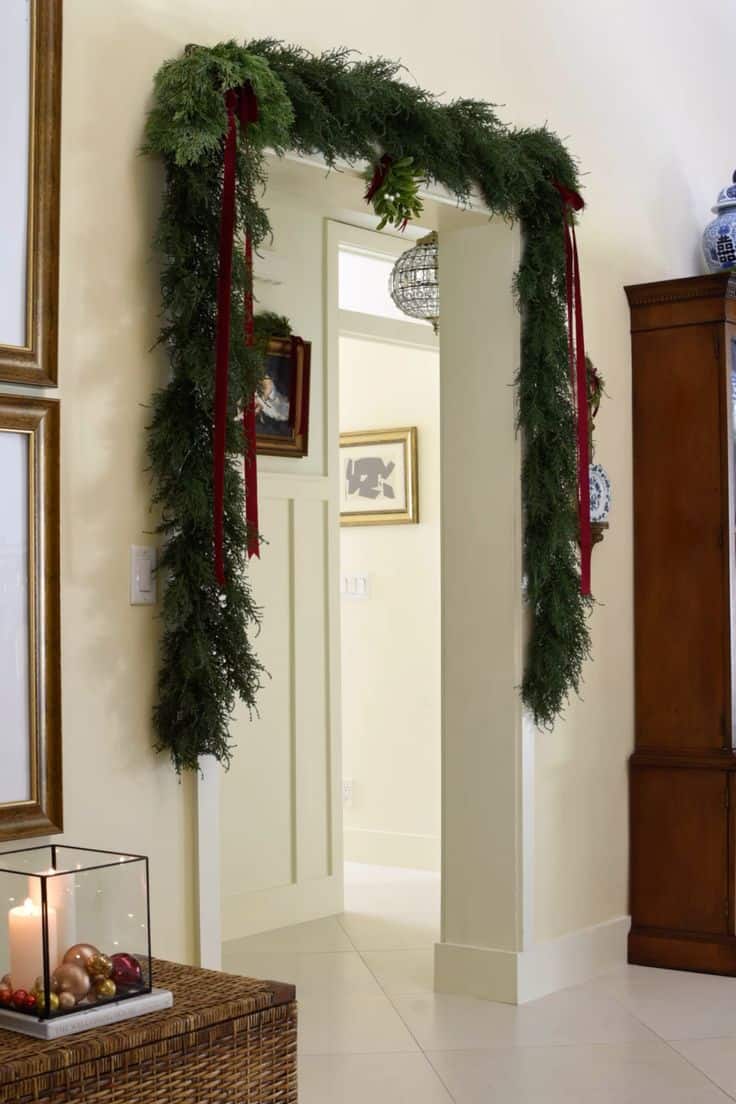 18 Christmas Garland Decor Ideas » Lady Decluttered