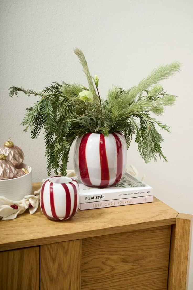14 Peppermint Christmas Decor Ideas » Lady Decluttered