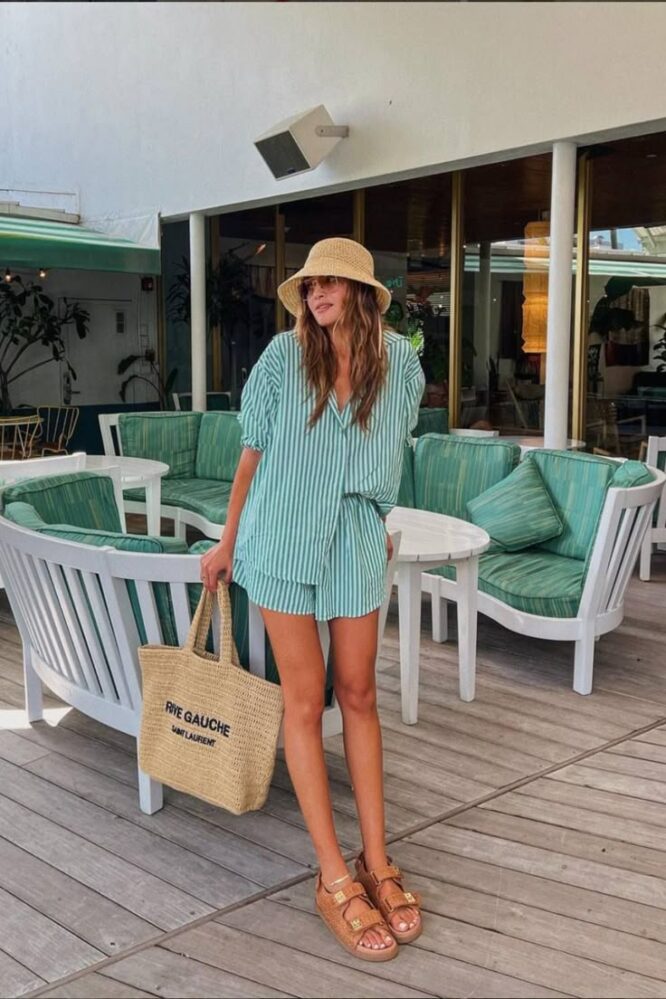 22 Casual Beach Outfit Ideas for Women » Lady Decluttered
