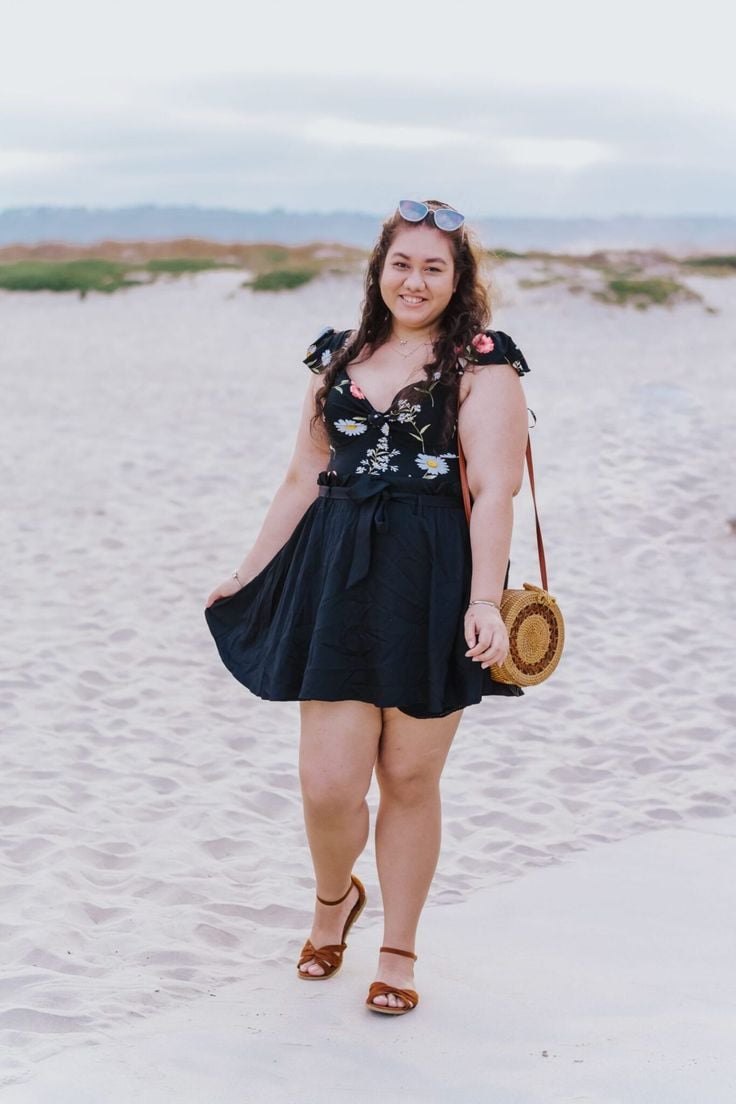 22 Casual Beach Outfit Ideas for Women » Lady Decluttered