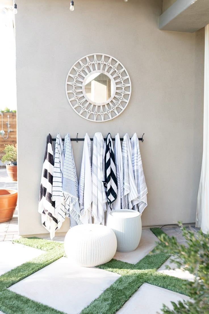 18 Simple Pool Decorating Ideas » Lady Decluttered