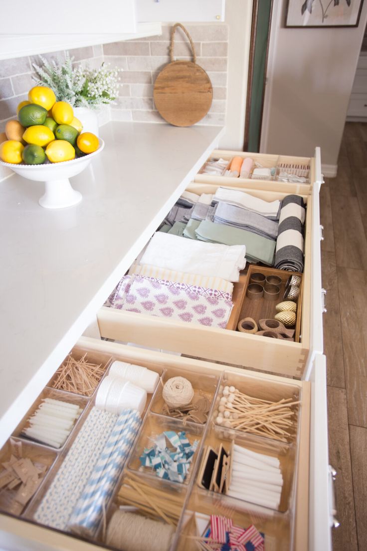 26 Aesthetic Kitchen Drawer Organization Ideas » Lady Decluttered