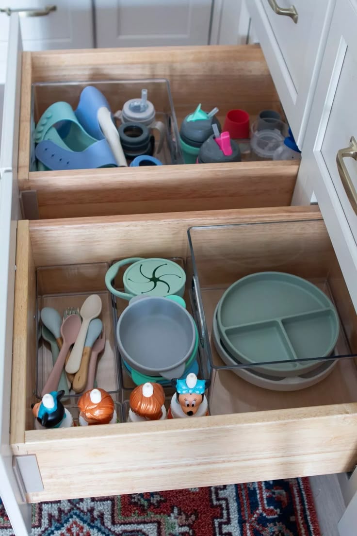 26 Aesthetic Kitchen Drawer Organization Ideas » Lady Decluttered