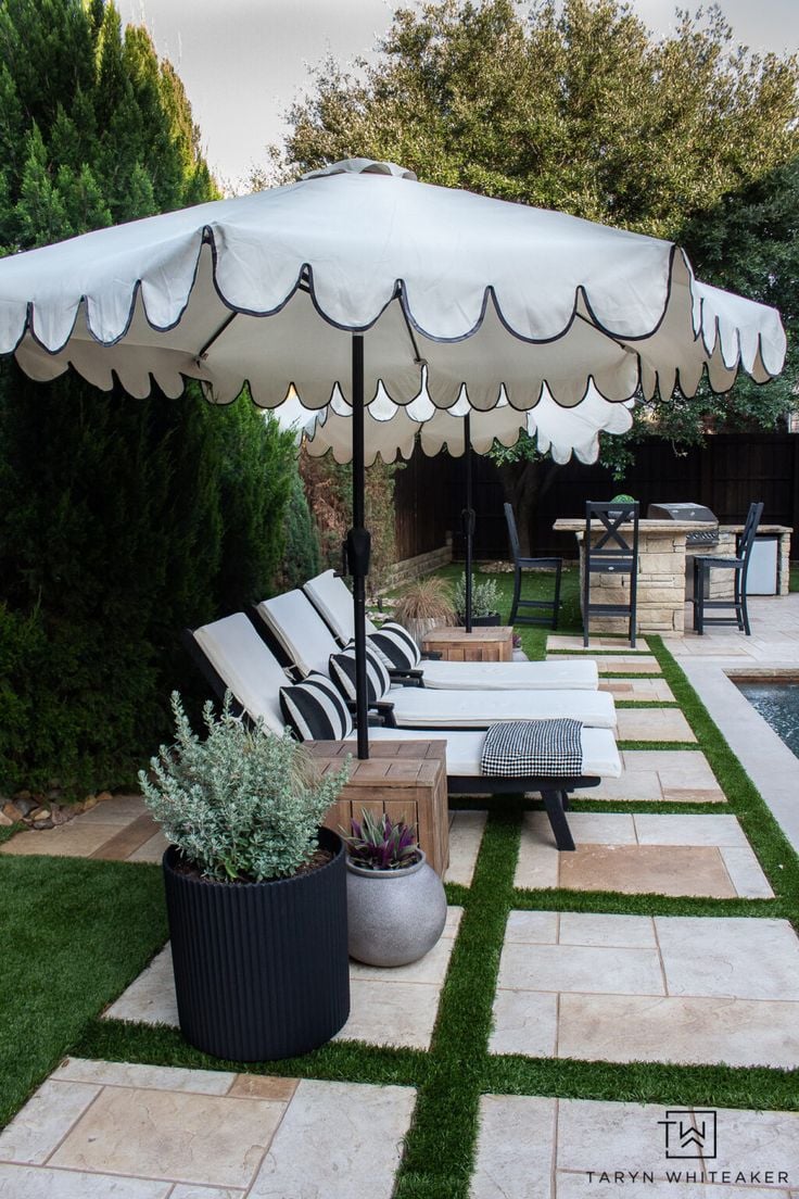 18 Simple Pool Decorating Ideas » Lady Decluttered