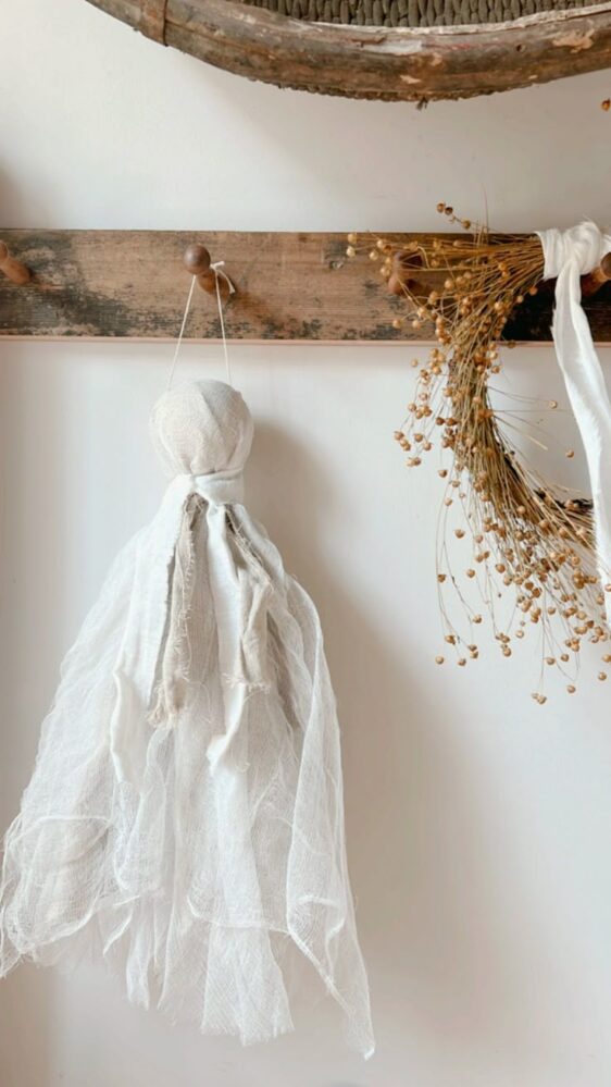 31 Subtle Halloween Decor Ideas » Lady Decluttered