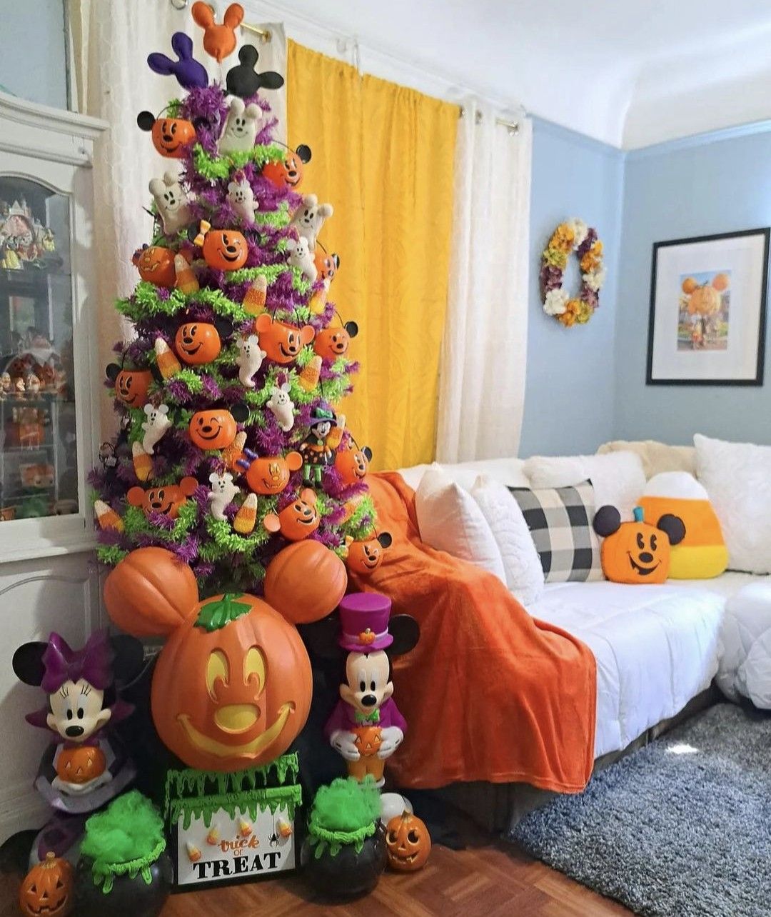 24 Disney Halloween Decor Ideas » Lady Decluttered