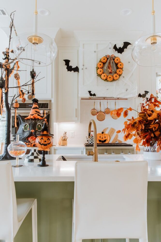 20 Traditional Halloween Decor Ideas » Lady Decluttered