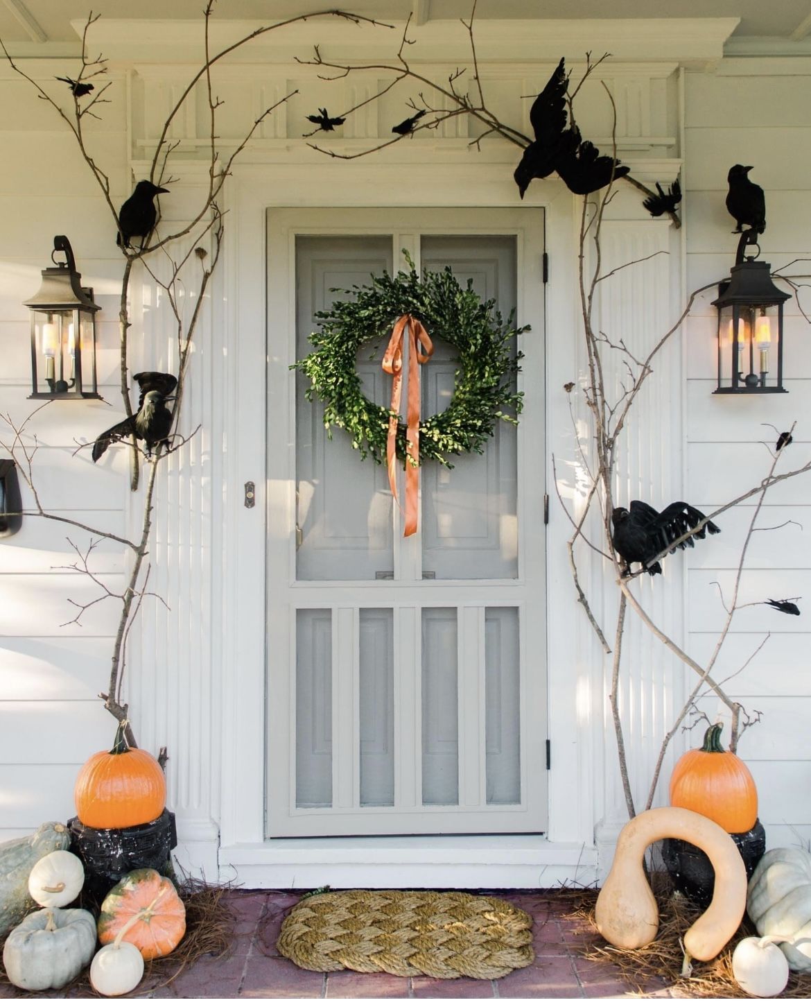 20 Traditional Halloween Decor Ideas » Lady Decluttered