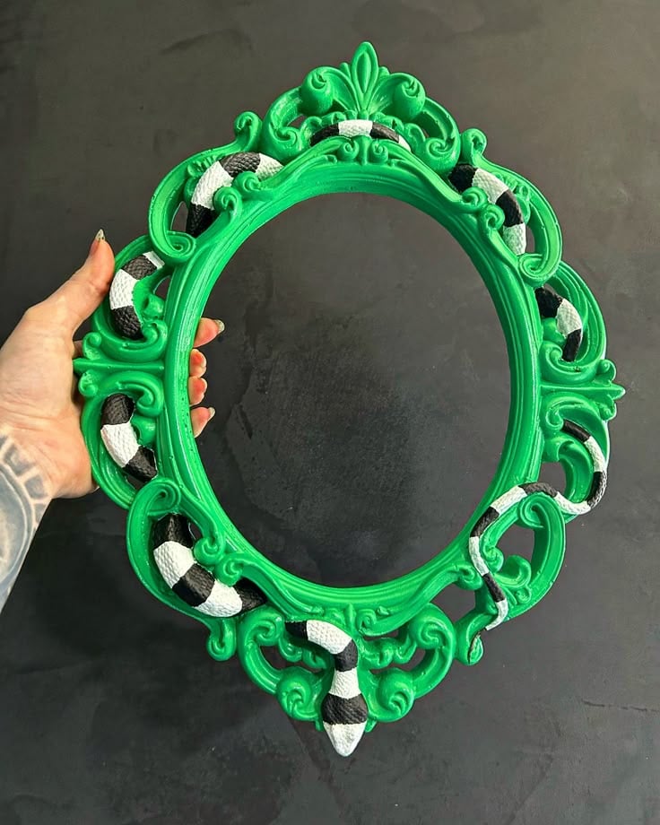 13 DIY Beetlejuice Sandworm Craft Ideas » Lady Decluttered