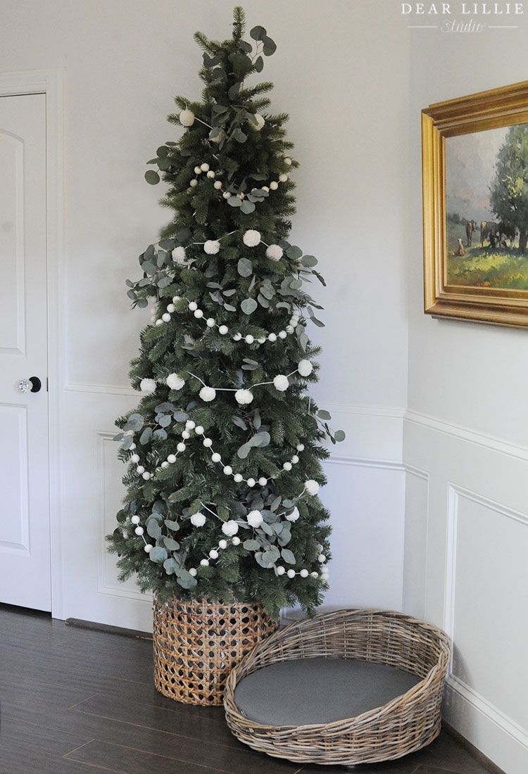 20 Simple Christmas Tree Ideas » Lady Decluttered