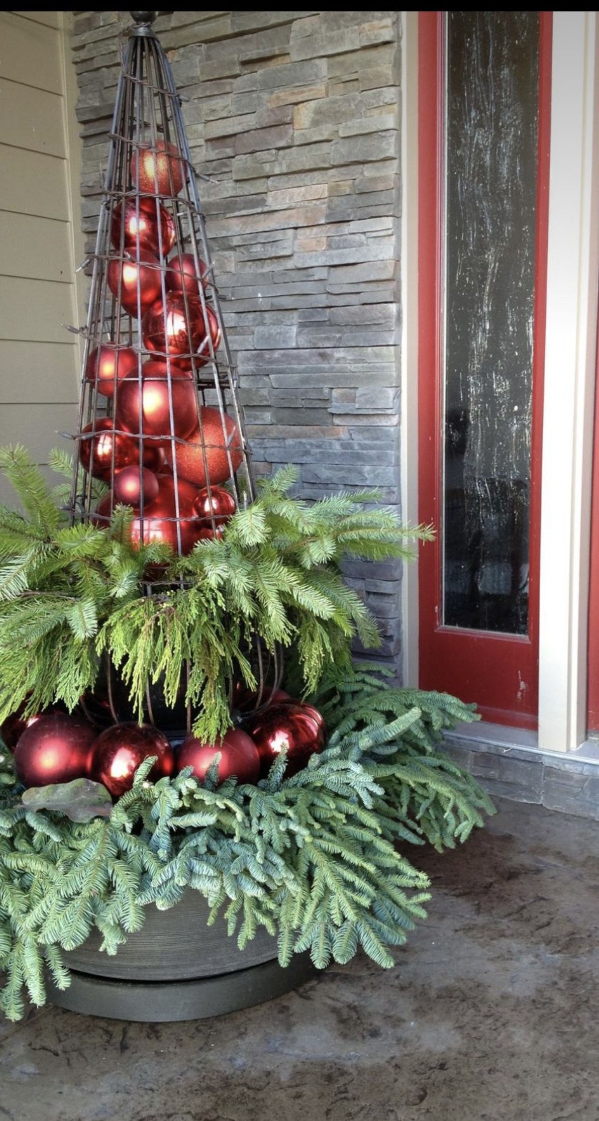 20 Festive Outdoor Christmas Planters » Lady Decluttered
