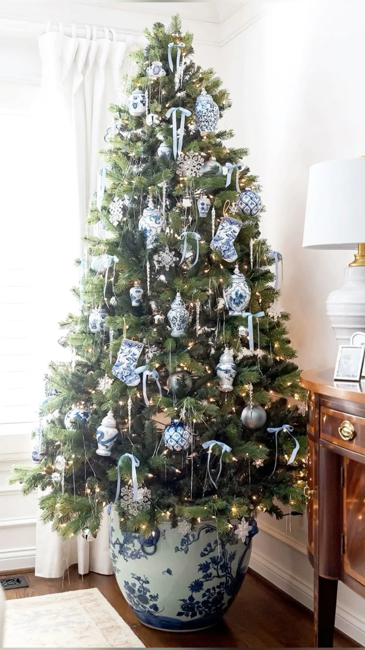 20 Luxury Christmas Tree Ideas » Lady Decluttered