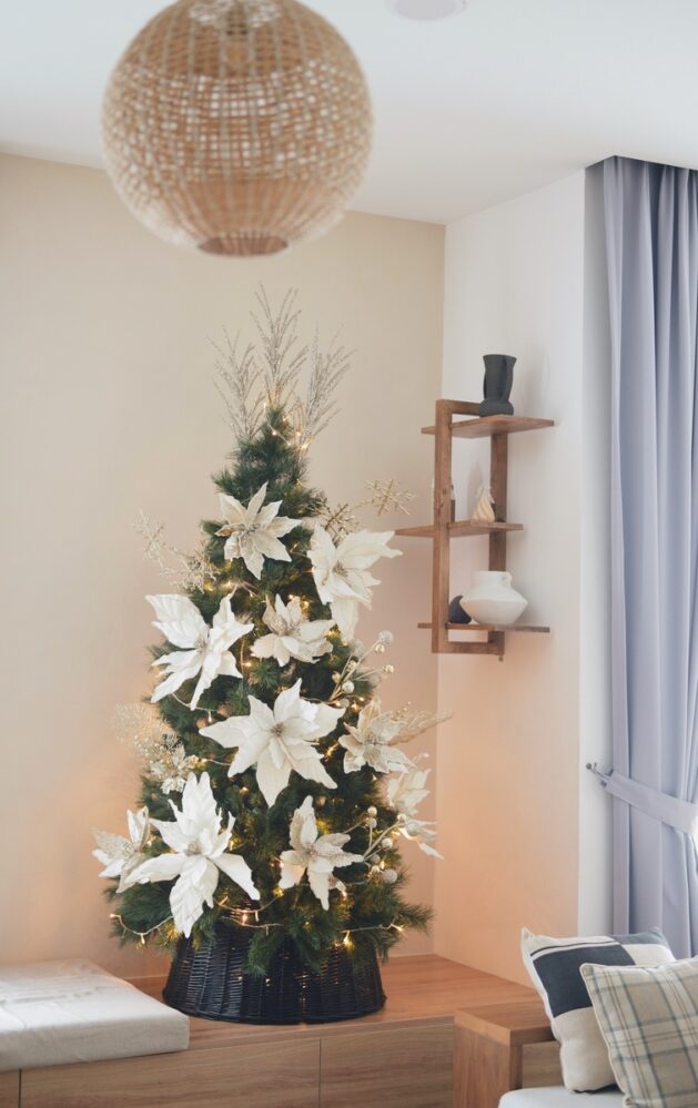 20 White Christmas Tree Ideas » Lady Decluttered