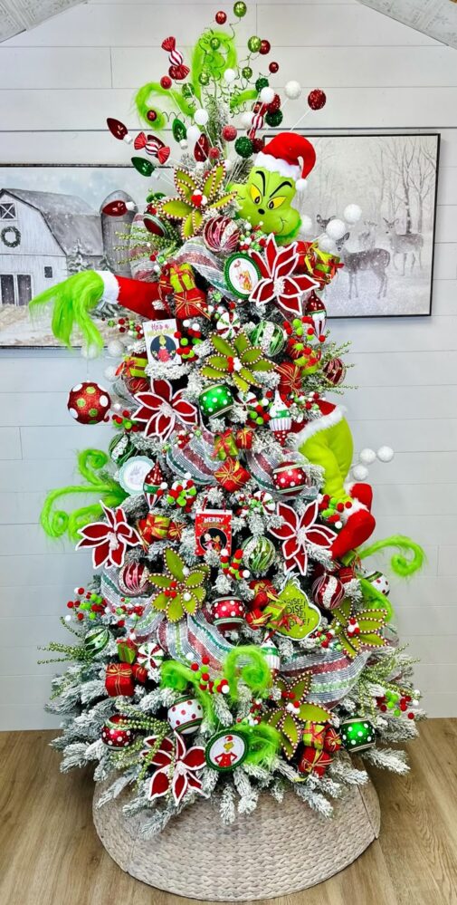 25 Themed Christmas Tree Ideas » Lady Decluttered