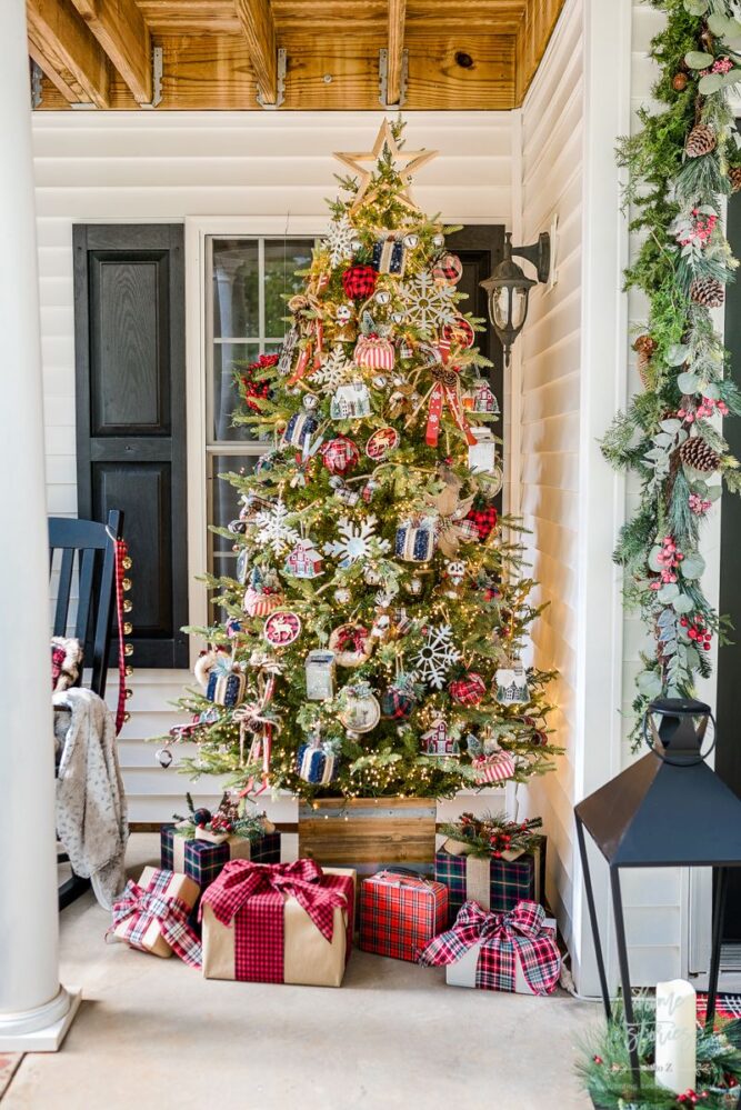 18 Front Porch Christmas Tree Ideas » Lady Decluttered