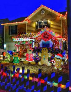 16 Outdoor Gingerbread House Decorations » Lady Decluttered