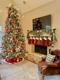 20 Traditional Christmas Tree Décor Ideas » Lady Decluttered