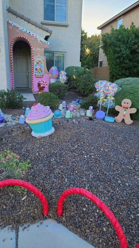 16 Outdoor Gingerbread House Decorations » Lady Decluttered