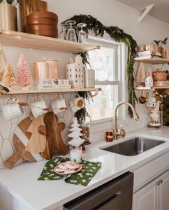 25 Christmas Counter Decorating Ideas » Lady Decluttered